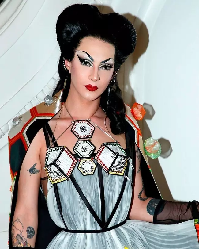 Violet Chachki nga litrato numero 4