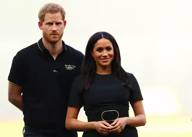 Meghan Markle sy Prince Harry dia niseho tsy nampoizina tamin'ny lalao baseball sary # 1