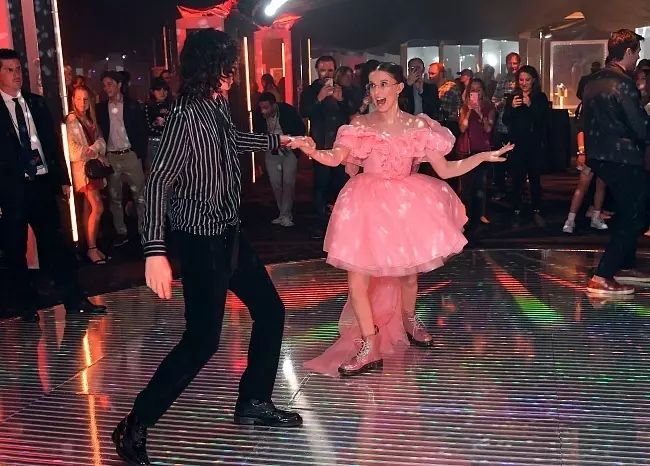 Finn Wolfhard and Millie Bobby Brown danced at the premiere of the third season of Stranger Things photo # 1