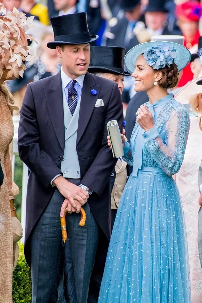 Sfilata di cappelli alle corse reali di Ascot foto n. 1