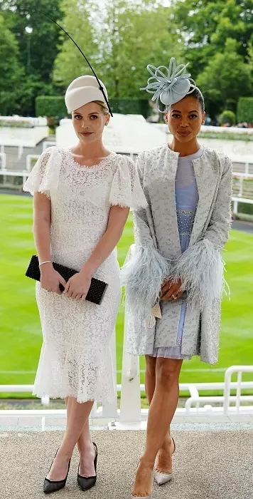 Sfilata di cappelli alle corse reali di Ascot foto n. 10