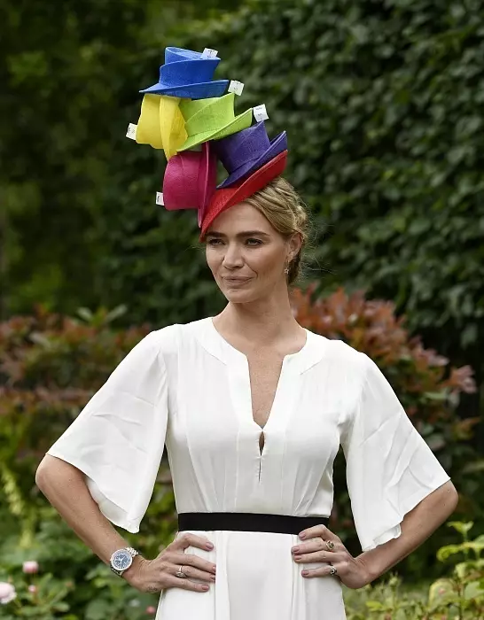 Sfilata di cappelli alle corse reali di Ascot foto n. 11