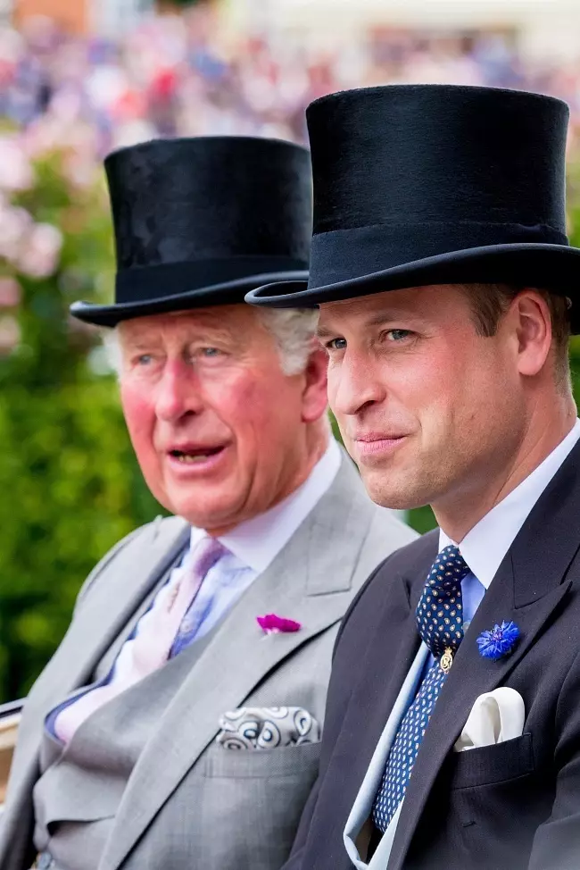 Sfilata di cappelli alle corse reali di Ascot foto n. 2