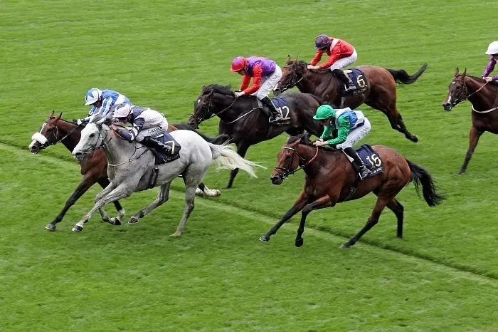 Sfilata di cappelli alle corse reali di Ascot foto n. 5