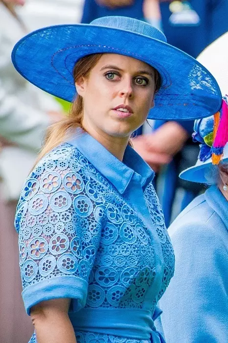 Sfilata di cappelli alle corse reali di Ascot foto n. 6