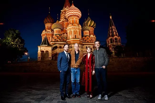 D'Jessica Chastain an den James McAvoy hu mat russesche Journalisten geschwat Foto # 1