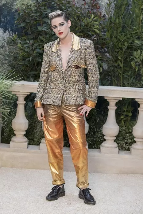 Kristen Stewart, 2019. A la intersecció de la feminitat i la masculinitat - Stewart va trobar el seu propi estil. I tot no sense l'ajuda del gran Karl, és clar. foto núm. 25