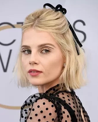 រូបថត Lucy Boynton # 2