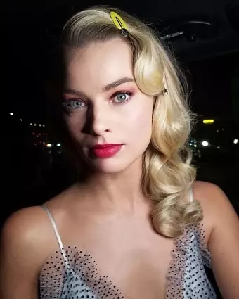 Redrum: cum să repeți monomachiajul roșu al lui Margot Robbie? poza numarul 2