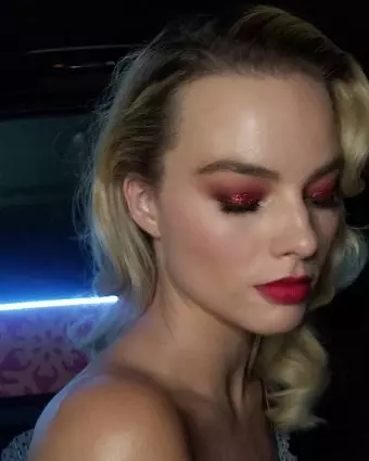 Redrum: bagaimana cara mengulang make-up merah Margot Robbie? foto no.3