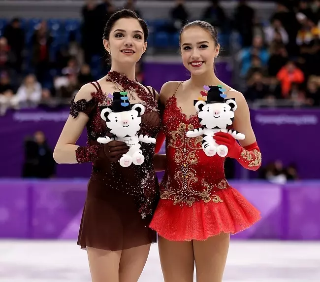 Evgeniya Medvedeva va Alina Zagitova №1 fotosurat