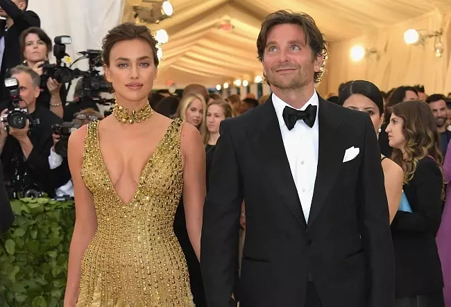 Ala o Faasalalauga: O Irina Shayk ma Bradley Cooper na tetea le ata #1