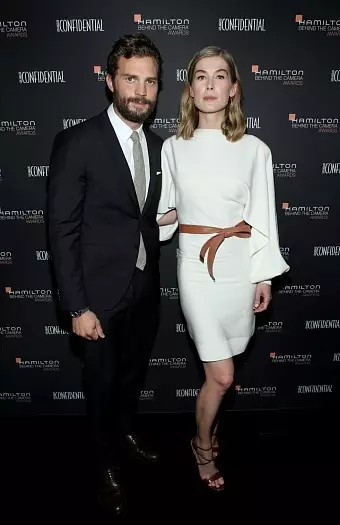 Jamie Dornan en Rosamund Pike foto # 16