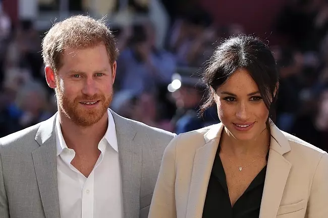 Bhuail an Prionsa Harry le grianghraf # 2 athair Meghan Markle