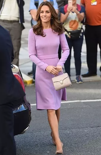 Kate Middleton sy Prince William dia nanatrika ny fihaonana an-tampony tany London sary # 3