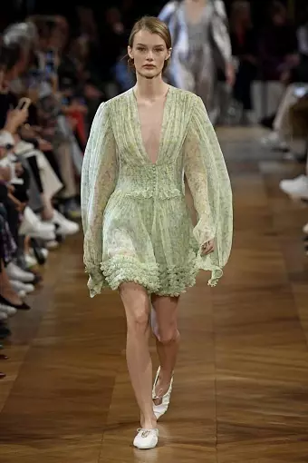 Modes šova Stella McCartney 2019. gada pavasara-vasaras fotogrāfija Nr. 8