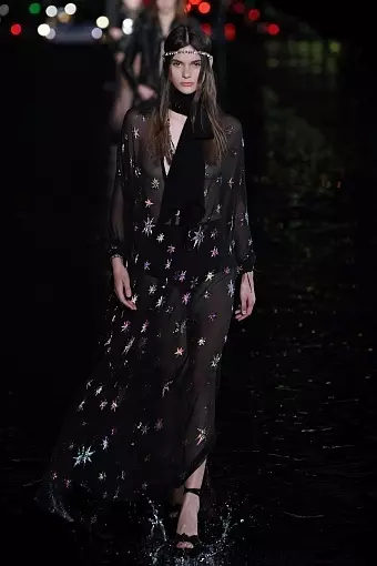 بقعة كبيرة: عرض Saint Laurent لربيع وصيف 2019 الصورة رقم 10