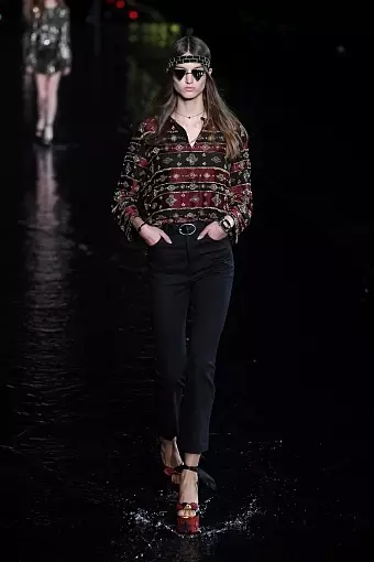 بقعة كبيرة: عرض Saint Laurent لربيع وصيف 2019 الصورة رقم 4