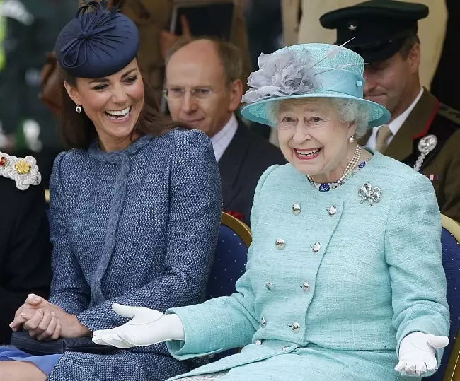 Bakit wala si Kate Middleton sa trailer ng pelikula ng Elizabeth II? larawan numero 1