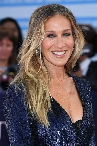 Chic ati Tàn: Sarah Jessica Parker ni Fọto Ayẹyẹ Fiimu Amẹrika # 5