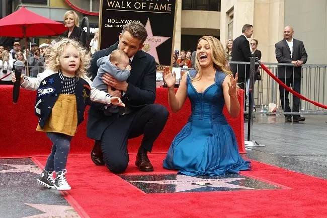 Ryan Reynolds eta Blake Lively semearekin eta alabarekin #5 argazkiarekin