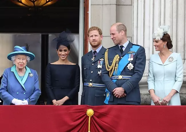 Elizabeth II, Meghan Markle, Prince Harry, Prince William û Kate Middleton wêne # 2