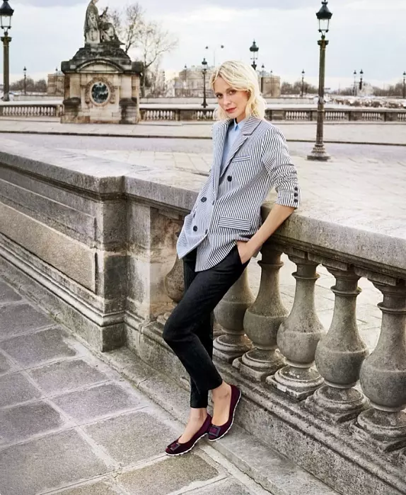 Tarda a París: Poppy Delevingne a la foto núm. 3 de la campanya publicitària de Roger Vivier