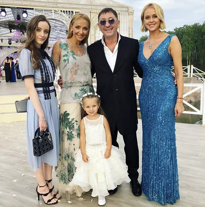 Tatyana Navka con sua figlia Nadezhda e Grigory Leps con sua moglie Anna e la figlia Nicole foto № 6