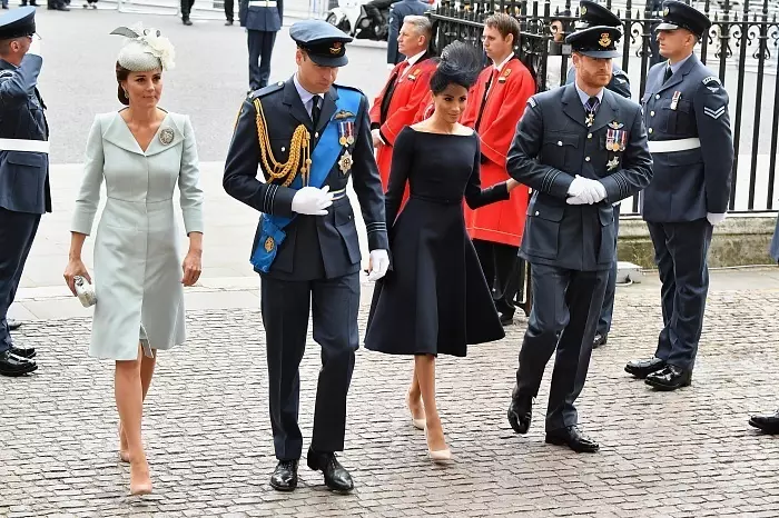 A királyi család szolgálatban a Westminster Abbeyben, 1. fotó