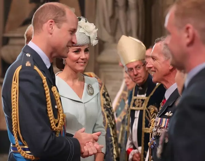 La familia real en servicio en la Abadía de Westminster foto # 3