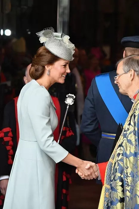 Rodzina królewska w służbie w Opactwie Westminsterskim zdjęcie nr 4