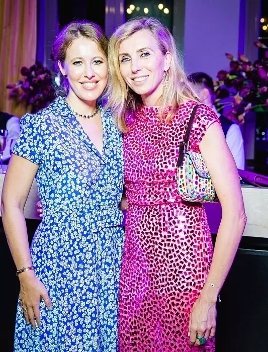 Ksenia Sobchak u Svetlana Bondarchuk ritratt # 4