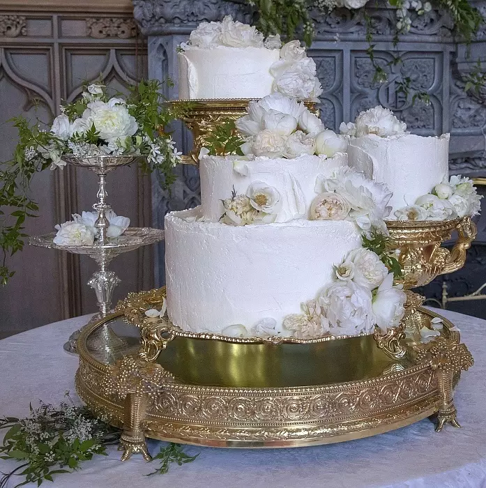 Larawan # 4 ng wedding cake nina Meghan Markle at Prince Harry