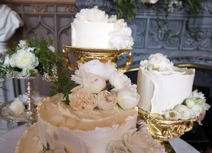 Larawan # 5 ng wedding cake nina Meghan Markle at Prince Harry