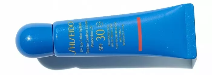 Sunscreen di ncauj gloss UV Lip Color Splash SPF 30 los ntawm Shiseido, ntxoov ntxoo Uluru Liab, 1 950 rubles. daim duab no 5