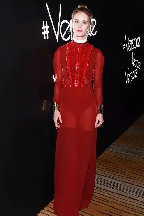 Mackenzie Davis na Versace afterpartyju, fotografija broj 11