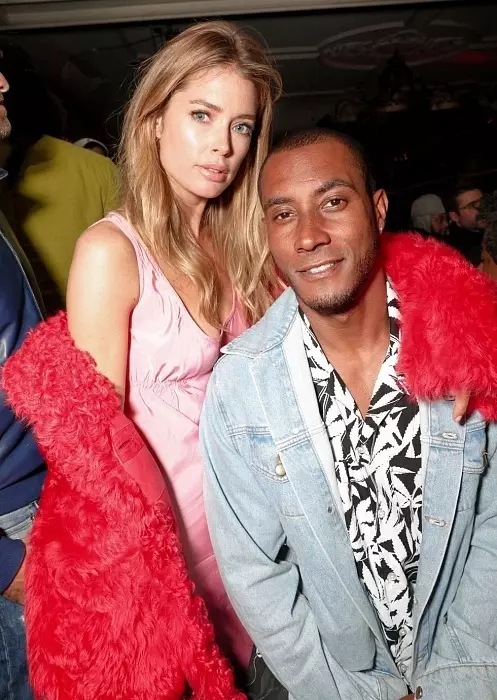 Doutzen Croesus 和 Sunnery James 在蕾哈娜的派对照片#32