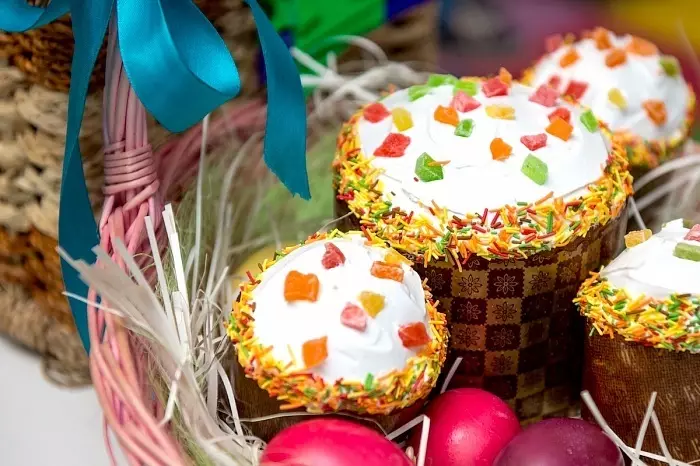 Soho Country Club. Dolci classici di Pasqua con uvetta, albicocche secche, noci, zucchero a velo e frutta candita su richiesta, da 120 rubli. per la foto più piccola # 15