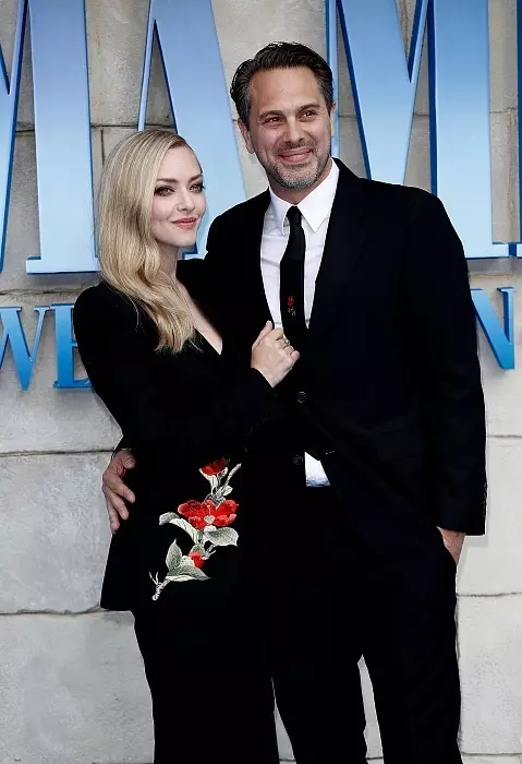 Amanda Seyfried နှင့် Thomas Sadoski ဓာတ်ပုံ #12